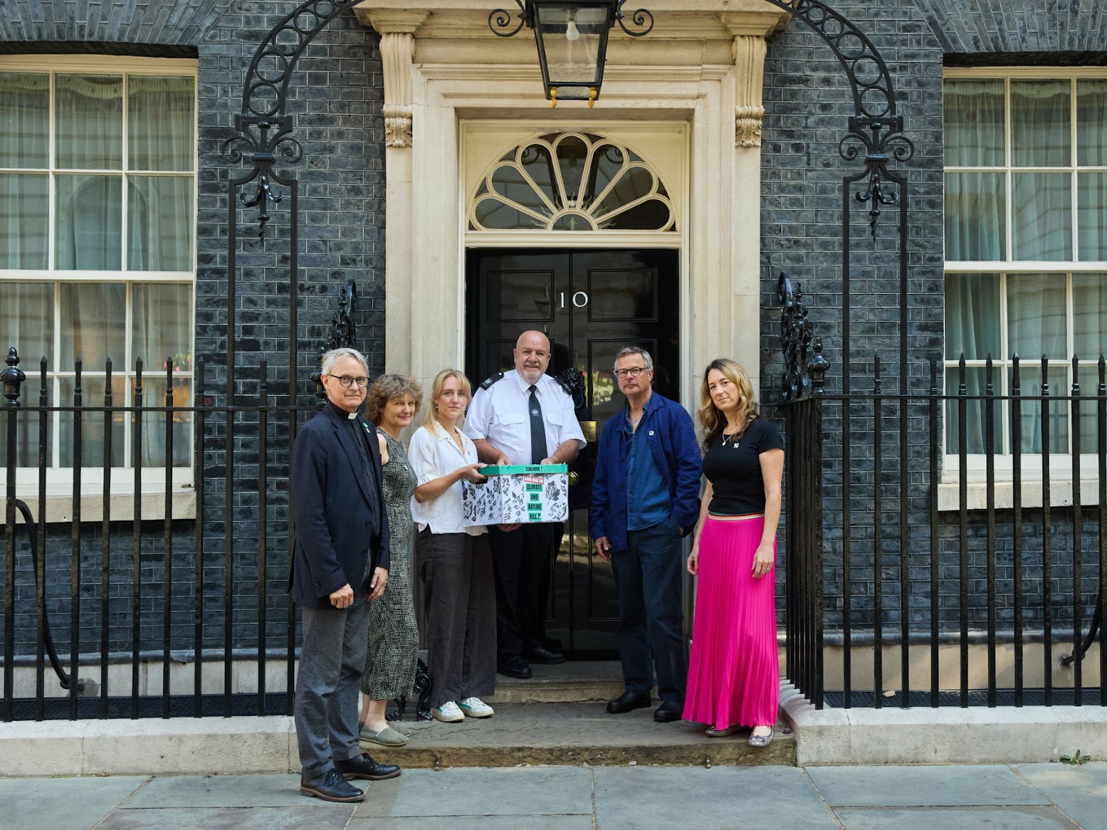 Letters from Ealing delivered to No 10 in climate campaign - EALING ...